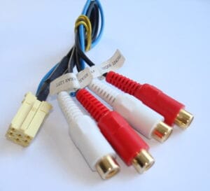 Adaptor Iso mini 6 pin la 4 Rca – cablu-conectica.ro
